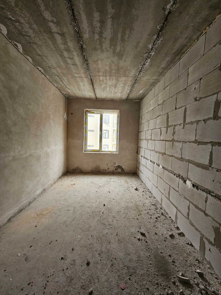 2 xonali 64m² 3-qavat sotiladi.