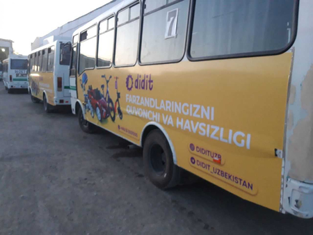 Avtobuslarda reklama
