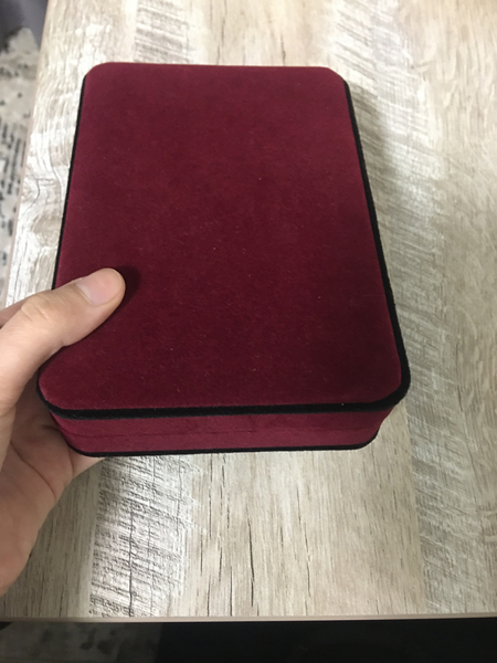 Taqincho soladigan idish sotiladi