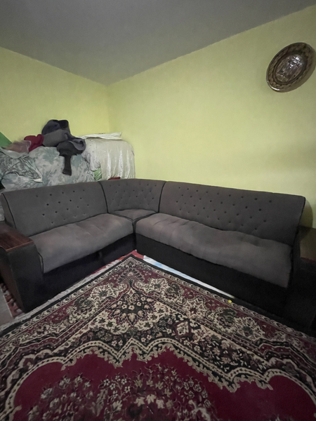 Divan sotiladi b/u