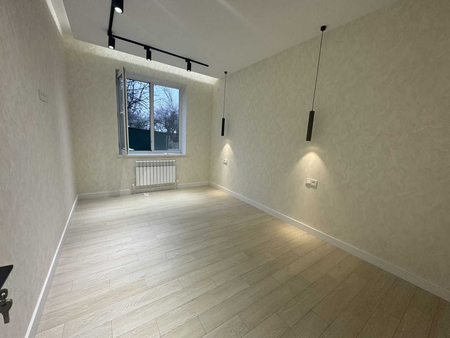 Продаётся квартиры 2/1/7 на Юнусабадском районе ул.зарбурлок (J2335)