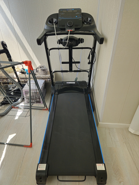 Продаю беговую дорожку life gym 555