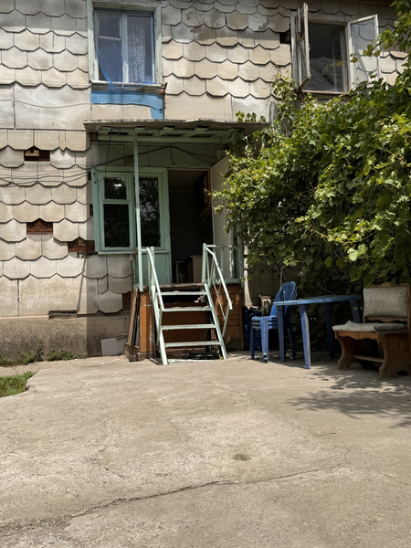 Срочно продажа Спутник-9 2-х ком 1этаж с огородом
