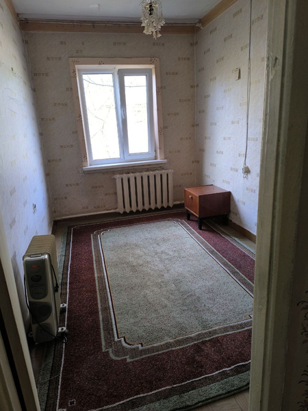 Продам 2ком не дорого 2этаж 2этажки в деревянном доме спутник8