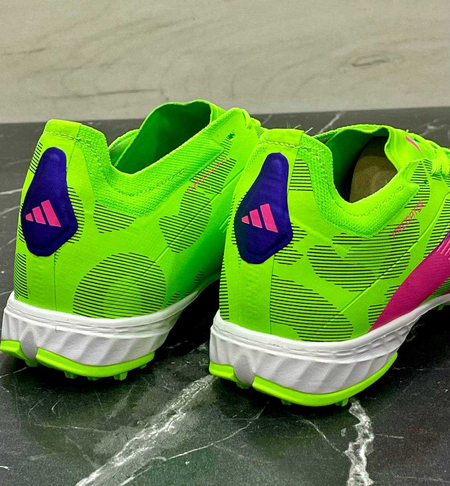 Бутсы. Сороконожки для Футбола. Sarakanojka Adidas. Futbol oyoq kiyim!