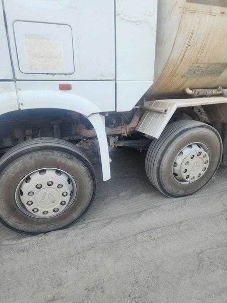 HOWO водовоз 50 тонна сув оладиган автомашина сотилади.