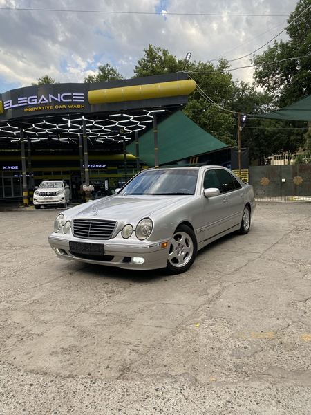 W210 Mercedes Benz