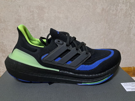 Кроссовка оригинал adidas 44