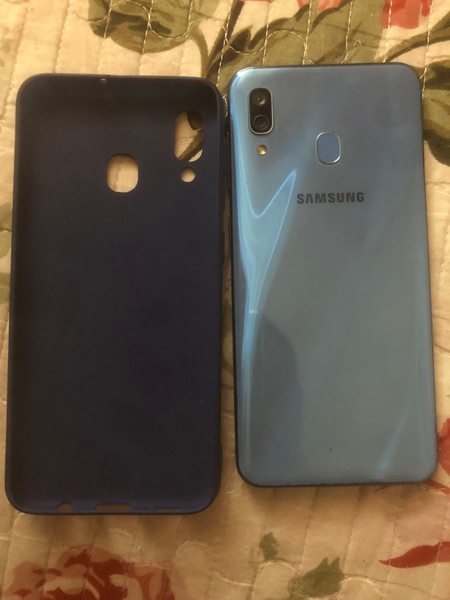 Продаю Samsung A30.