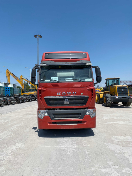 Седельный тягач Sinotruk Howo-T7H 6x4 CNG (пневмо)