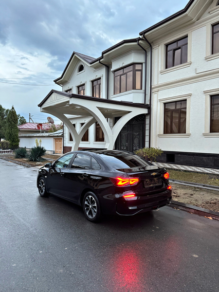 Chevrolet Monza 1.3 turbo 2024 Состаяние Идеално Пробег 16000km xalol