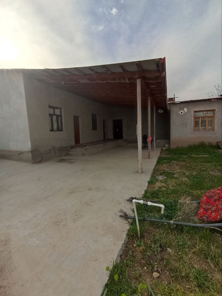 Продается четырёхкомнатный дом с земельным участком в Бектимирском рай