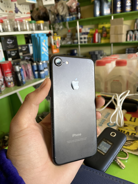 Iphone 7 sotiladi