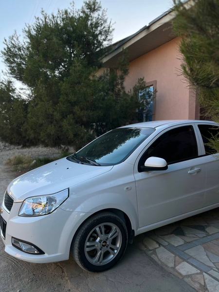Nexia3 sotiladi.