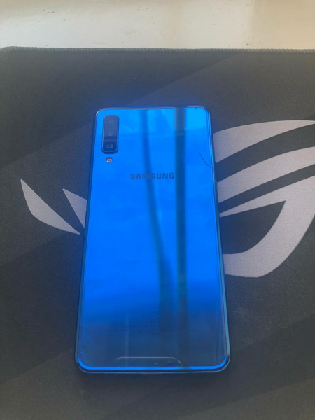 samsung a7 2018 kok rangda hotira 64gb aybi yoq yaxwi iwlatilgan orqa