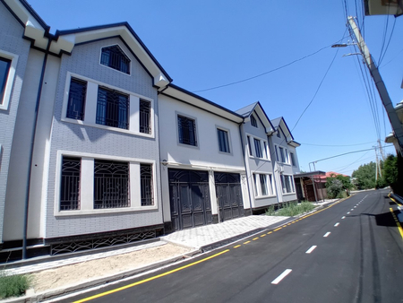 Yunsobod kotta hasanboyda katej sotiladi 300 000$min
