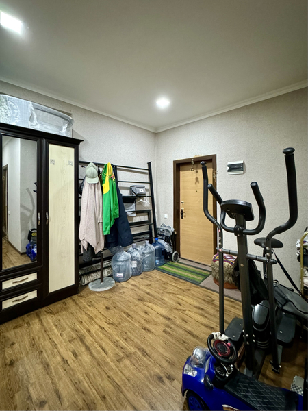 Срочно продается своя квартира, можно под офис (1 этаж)