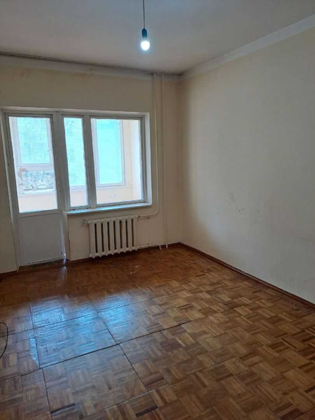 Продается квартиры 2/2/5 на Юнусабадском районе 18 й кв (J2204)