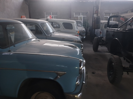 Продаётся советский автомобильи м 407 радная краска.