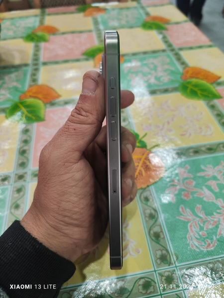 Srochna iPhone 15 pro max sotiladi