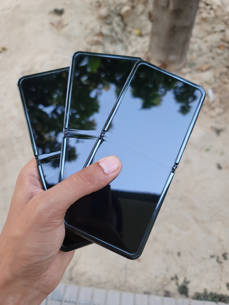 Samsung Galaxy Z Flip. Snapdragon 855. OzU 8/256 GB. Garantya beriladi