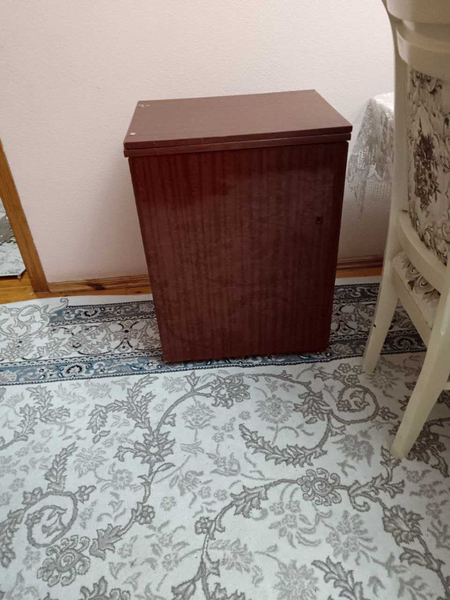 Стол ва 12 та стул сотилади.  Холати идеаль