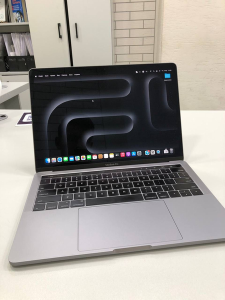 Macbook pro 2017/2016 13inch Retina 16/1tb Touch Bar