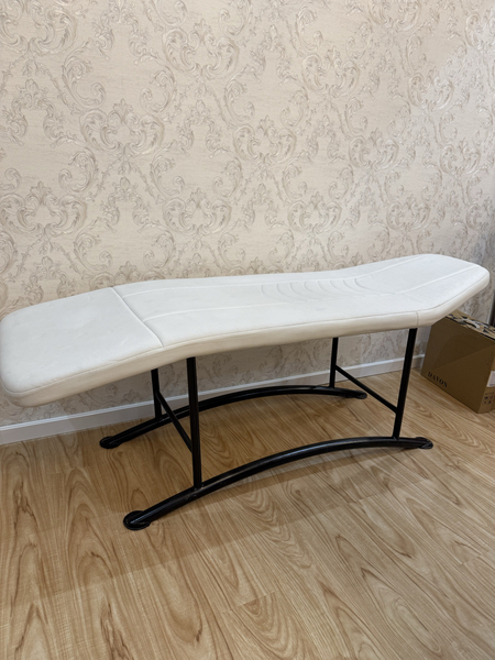 Продам кушетку для салона красоты