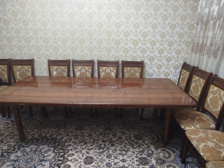 Stol va 12ta stul kamplekt sotiladi holati yaxshi