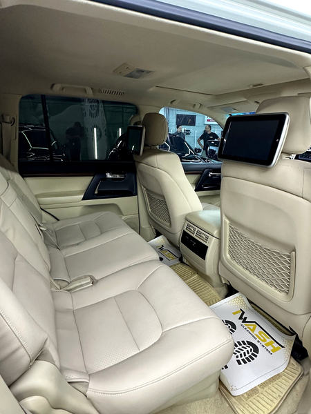 Toyota Land Cruiser 200