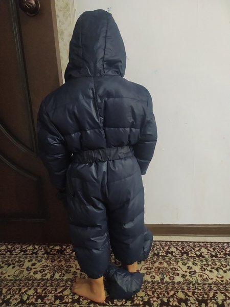 Продам детскую комбинезон MONCLER