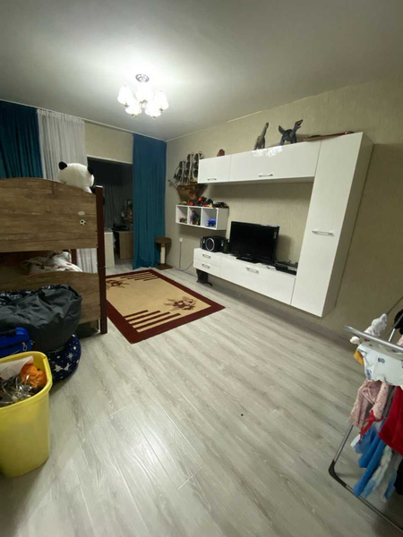 Срочно продаётся 2-х комн. переделана в 3-х комн. квартира Кадышева