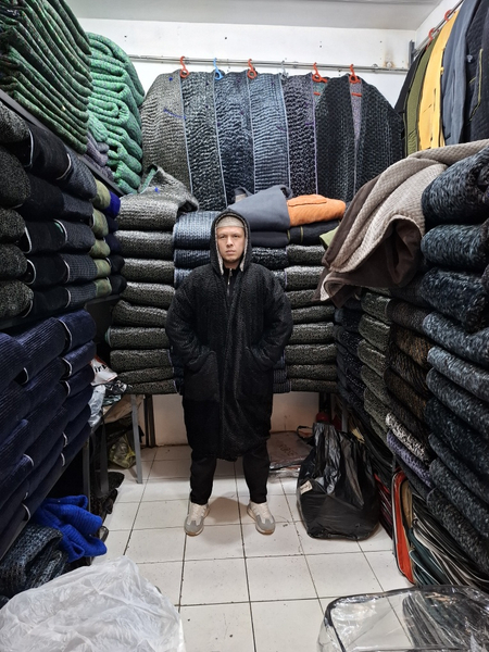 Kapishonli mexli kalta zamonaviy chopon
