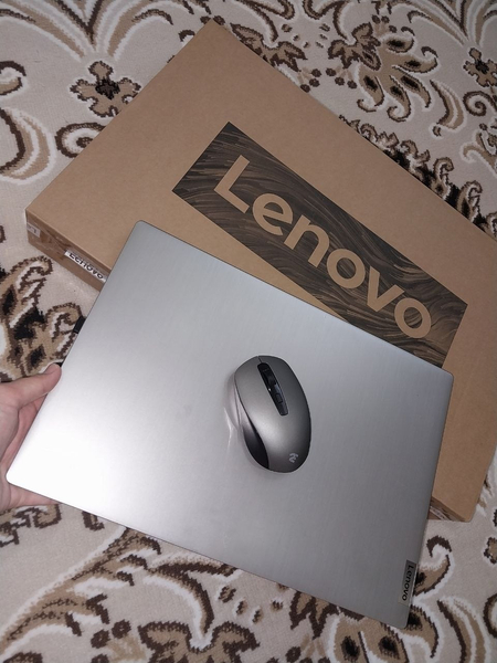 Lenova ноутбук сатылады.