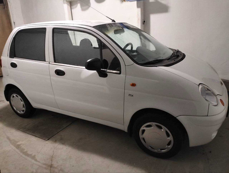 Matiz avtomat karobka oq 2010 yil 127 ming yurgan top toza