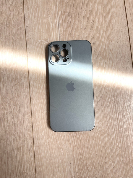 пластиковый чехол на iPhone 13 pro max
