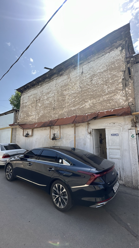 Uchastka sotiladi eski shahar, chorsu tarafdan
