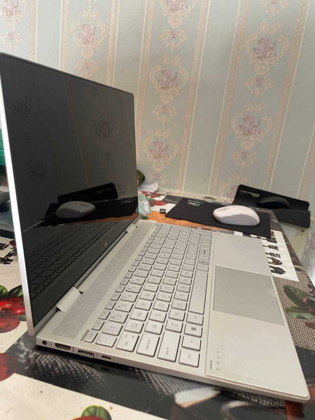 Laptop HP ENVY x360