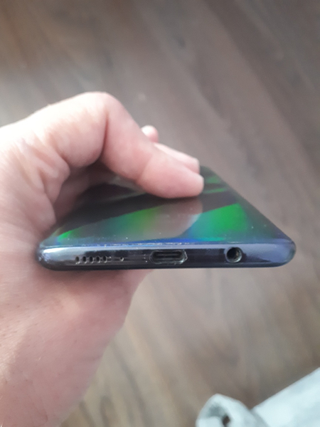 Продаётся Samsung A50 64 gb 4 , надо паменять сенсор