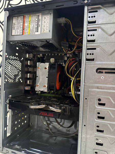 Игровой кейс с монитором/ 8 ядер 16 потоков/ Rx 470 4gb 256 bit
