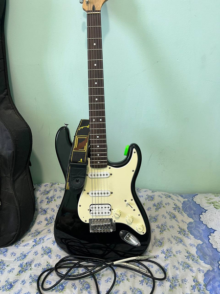 Gitara Fender elektronniy
