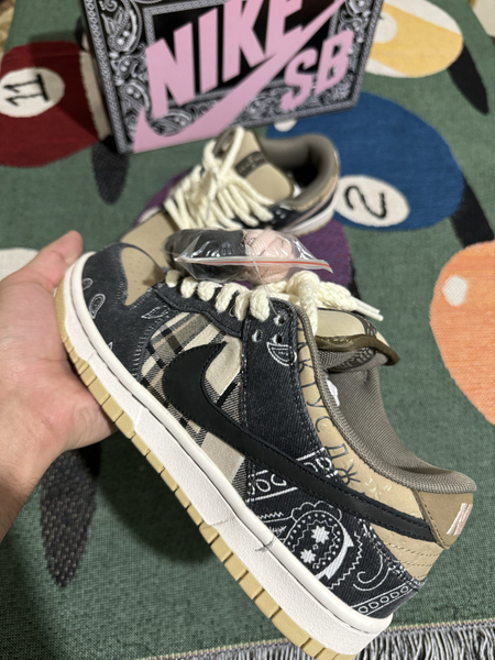 Travis Scott SB dunk