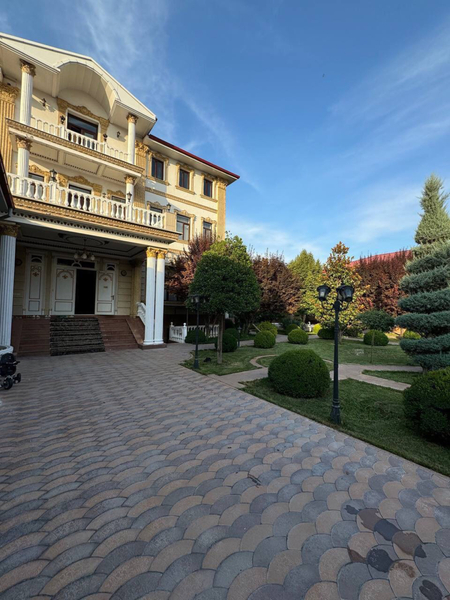 Продается Евро дом Ор-р: Амир Темур махалля 1500м2