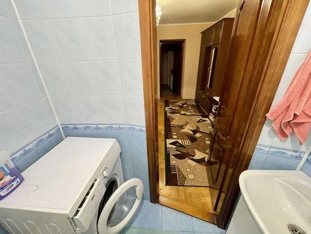 Сдам двухкомнатную, Юнусабад. Срочно