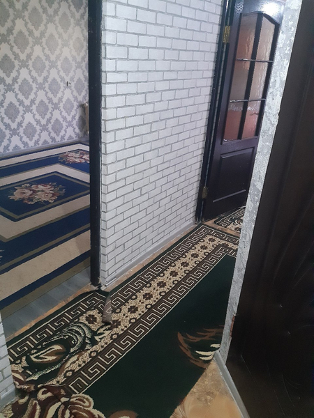 1 xonali  srochno sotiladi