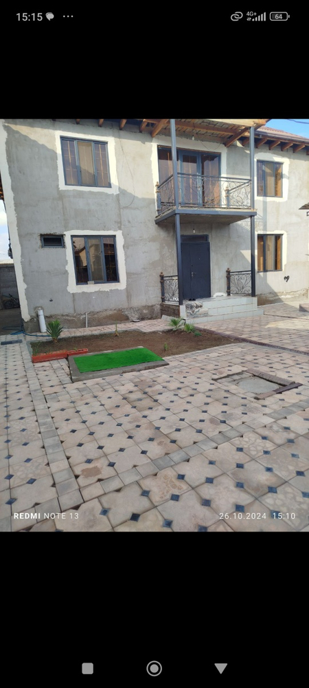 Hovli uy sotiladi