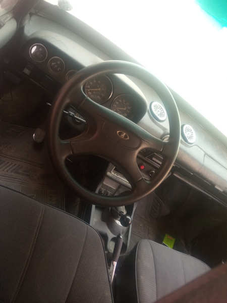 Vaz 21 011 sotiladi srochni