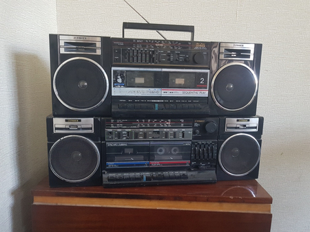 FISHER-7O2  ва FISHER-405  магнитолари сотилади