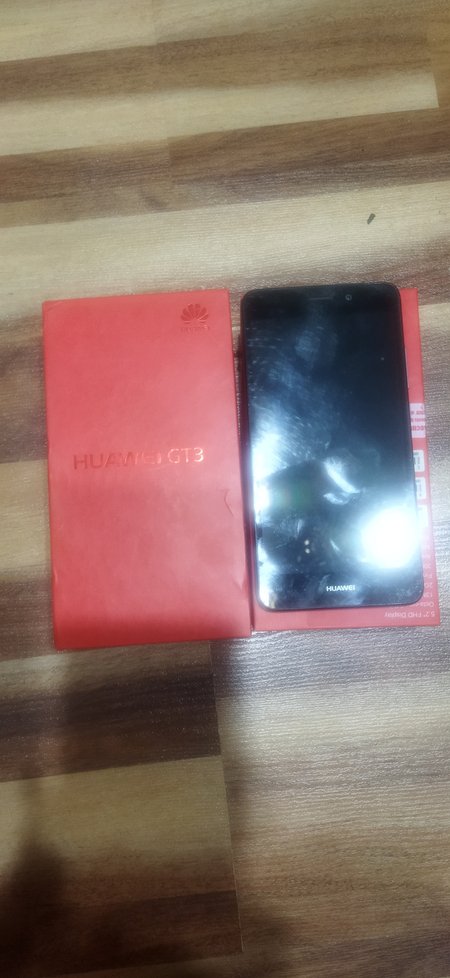 Продается мобильный телефон huawei gt3.
