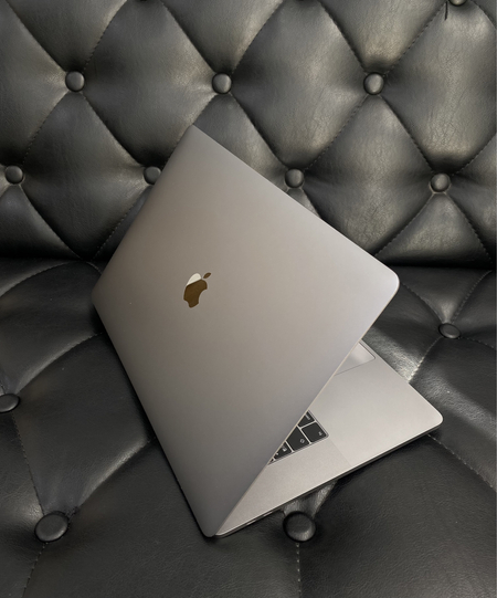 Apple MacBook Pro 2019 года 15 inch i7 16-512 GB в идельном состоянии